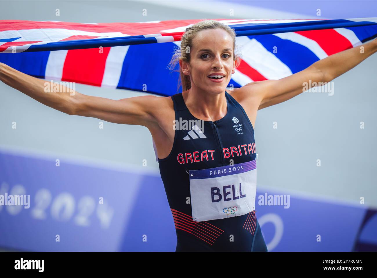 Georgia Bell celebrating her victory with her country's flag in the ...