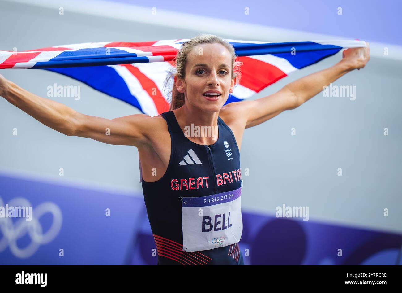 Georgia Bell celebrating her victory with her country's flag in the ...