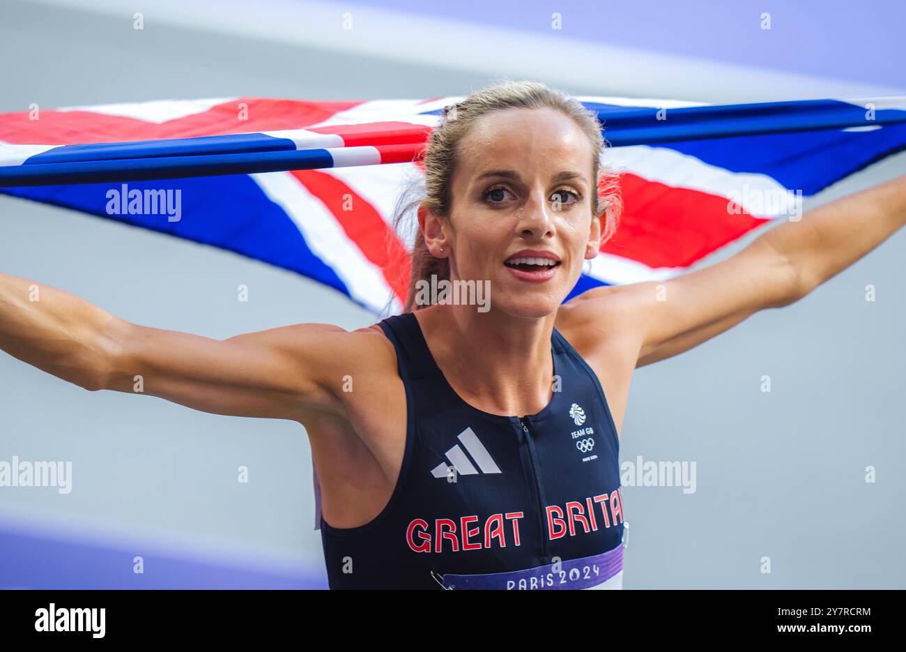 Georgia Bell celebrating her victory with her country's flag in the ...