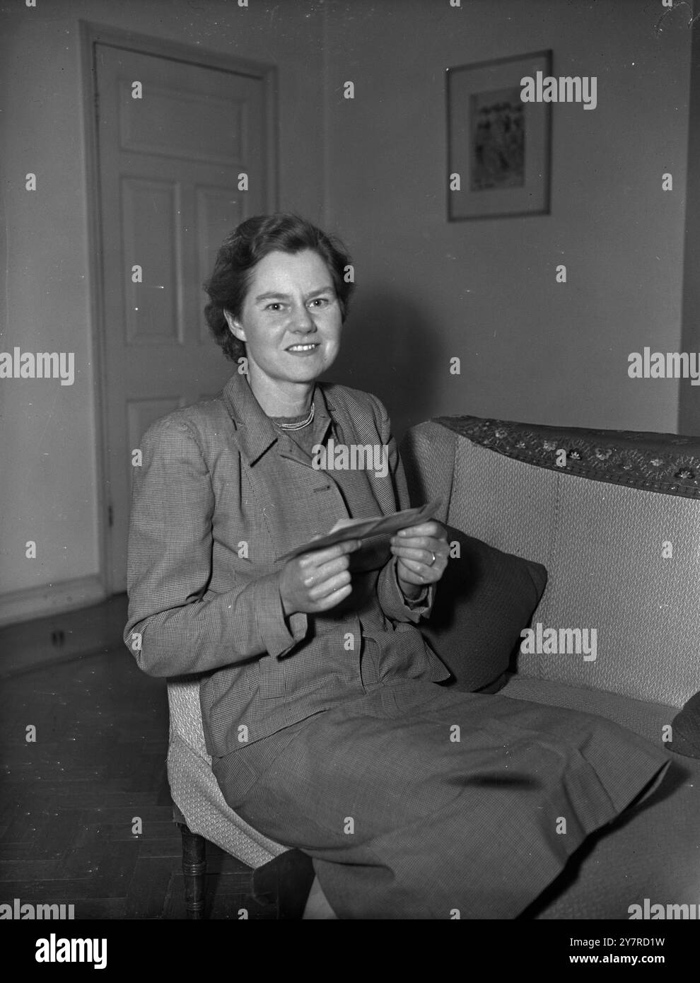 KATE FIELD TALKS WITH JOHN HVASTA AT LONDON AIRPORT ABOUT HER HUSBAND ...