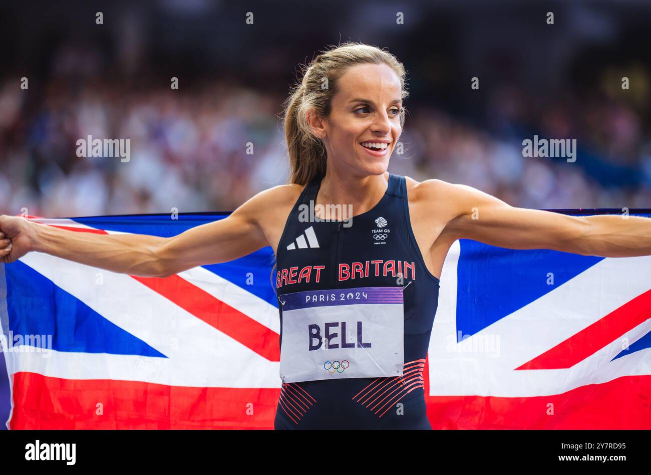 Georgia Bell celebrating her victory with her country's flag in the ...