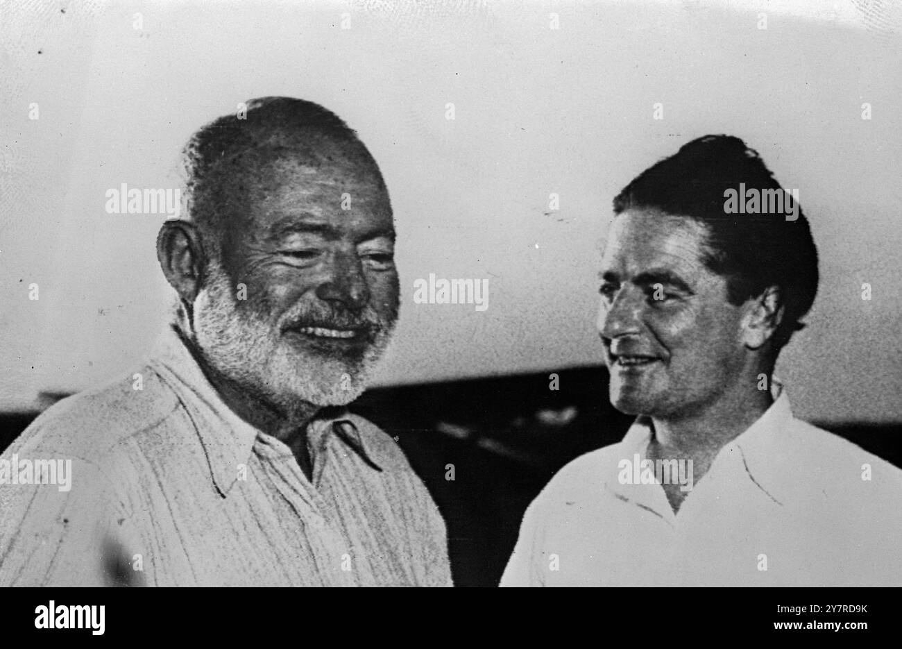 ERNEST HEMINGWAY ARRIVES AT NAIROBI WEST AIRPORT, PICTURE BY RADIO) 29 ...