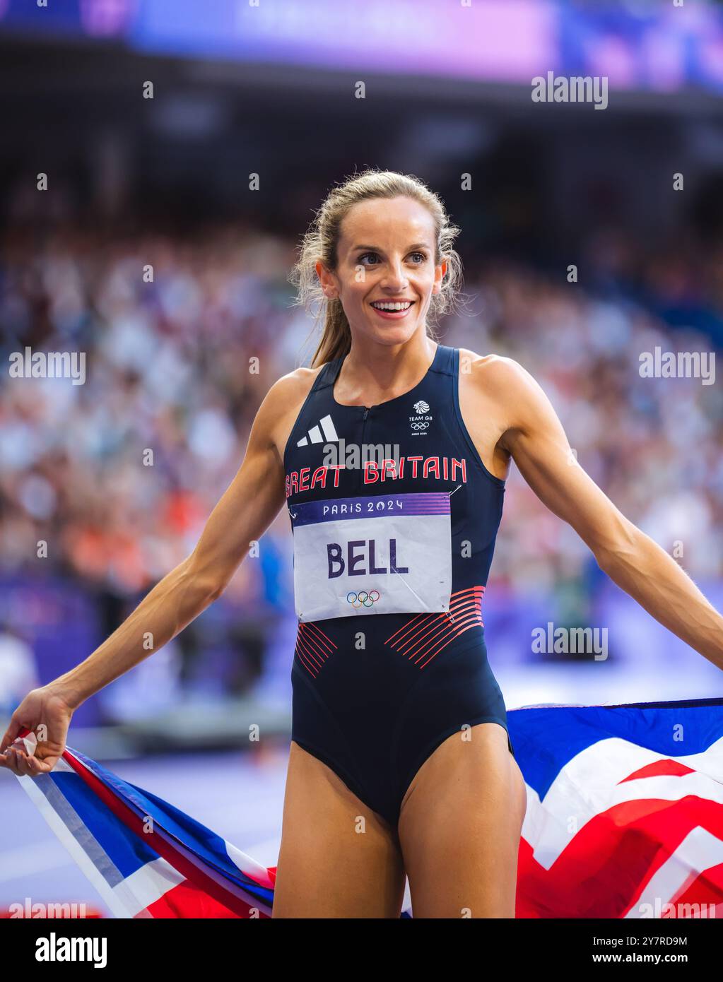Georgia Bell celebrating her victory with her country's flag in the ...