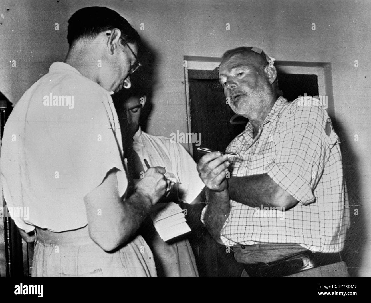 ERNEST HEMINGWAY AND WIFE RESCUED IN THE JUNGLE. THEY SURVIVE SECOND ...