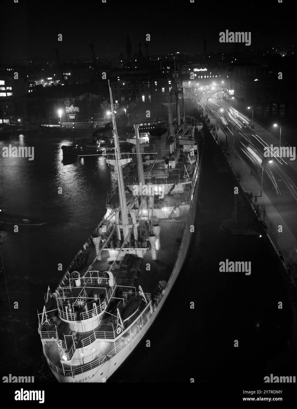 SPANISH SHIP STICKS ALONGSIDE LONDON BRIDGE. On 27 January 1954, the ...