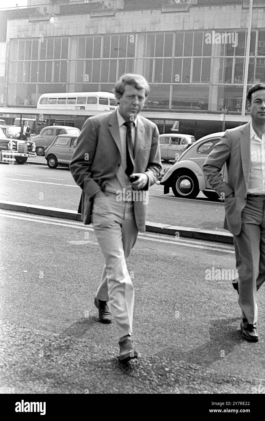 Cilla black death hi-res stock photography and images - Alamy