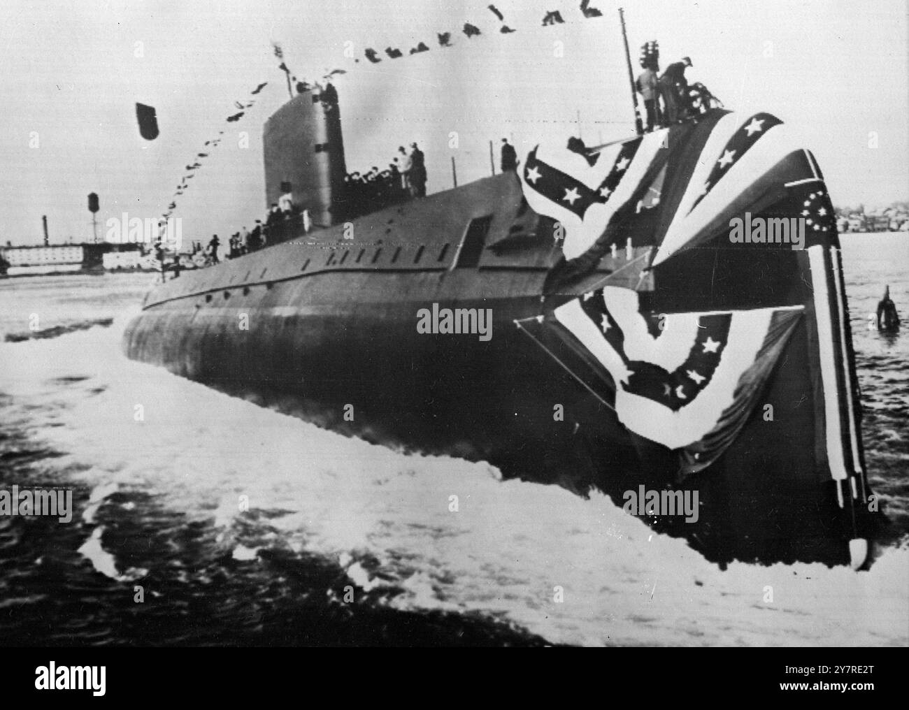 WORLDS FIRST ATOMIC SUBMARINE LAUNCHED (Picture by Radio from New York ...