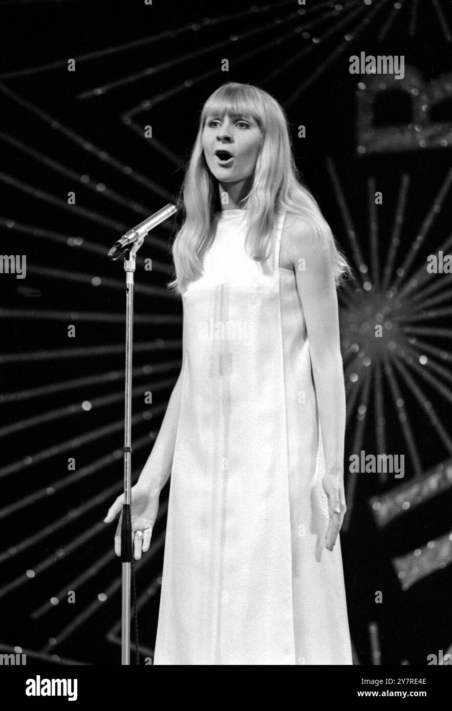 BELGIAN SINGER REHEARSESLondon, England, UK : Belgian girl singer ...