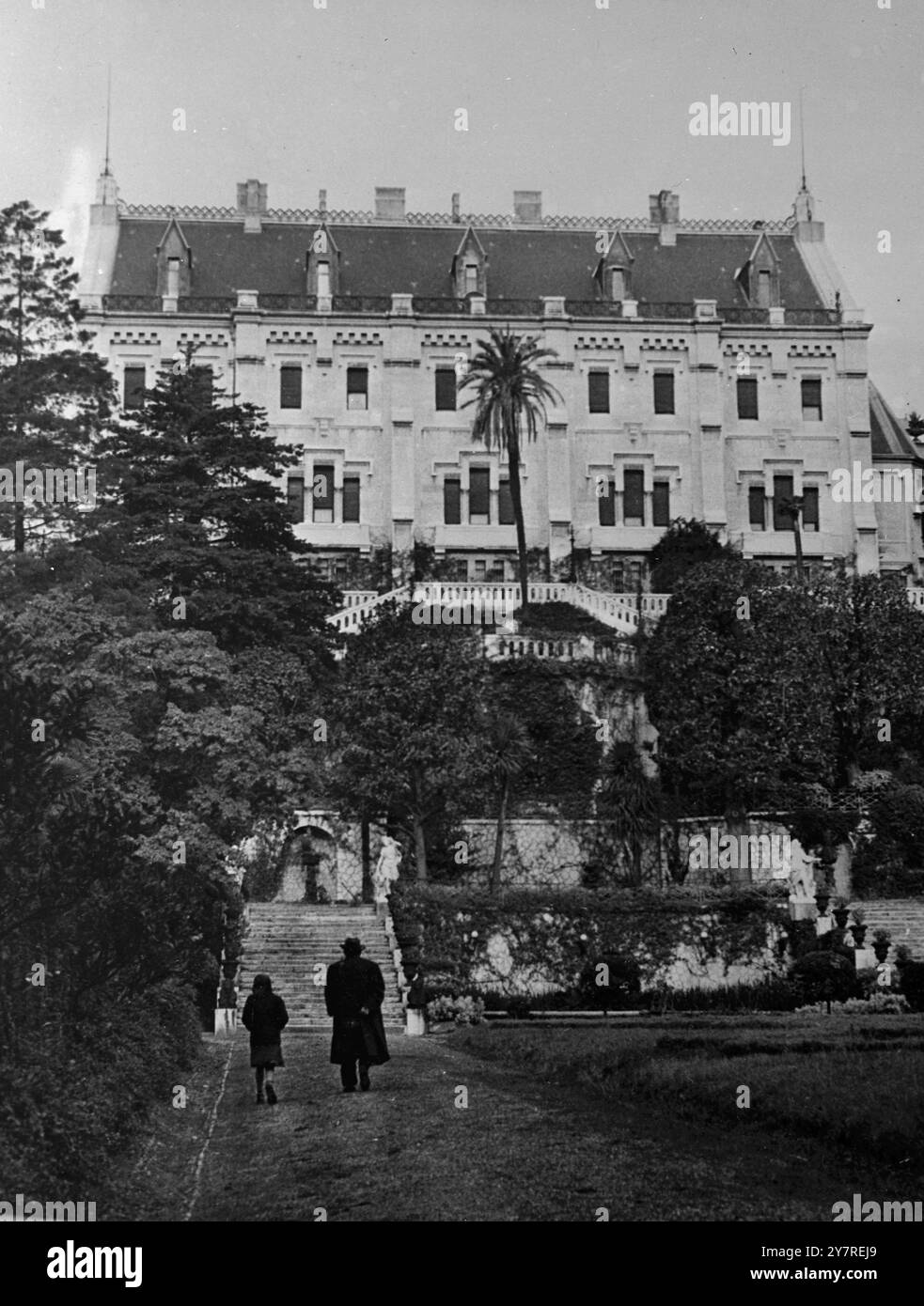 OLD-ETONIAN & HEIRESS FIGHT BAN ON THEIR MARRIAGE 12 6.1.54 18-year-old ...