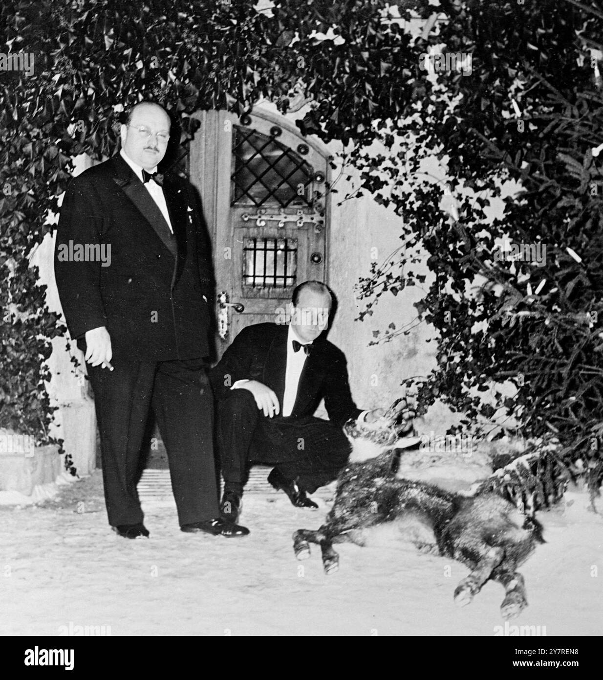 Farouk gets his goat. 1 . 4 . 1954, Egypt's dethroned King Farouk is ...