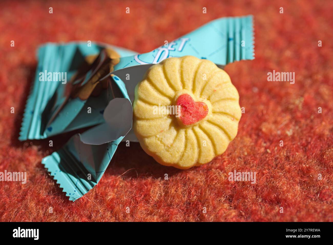 Heart shape biscuit hi-res stock photography and images - Alamy