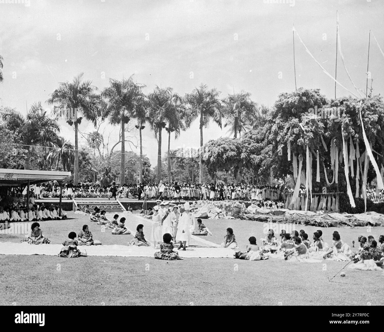 The queen in Fiji. H.M. the queen and H.R.H. the Duke of Edinburgh ...
