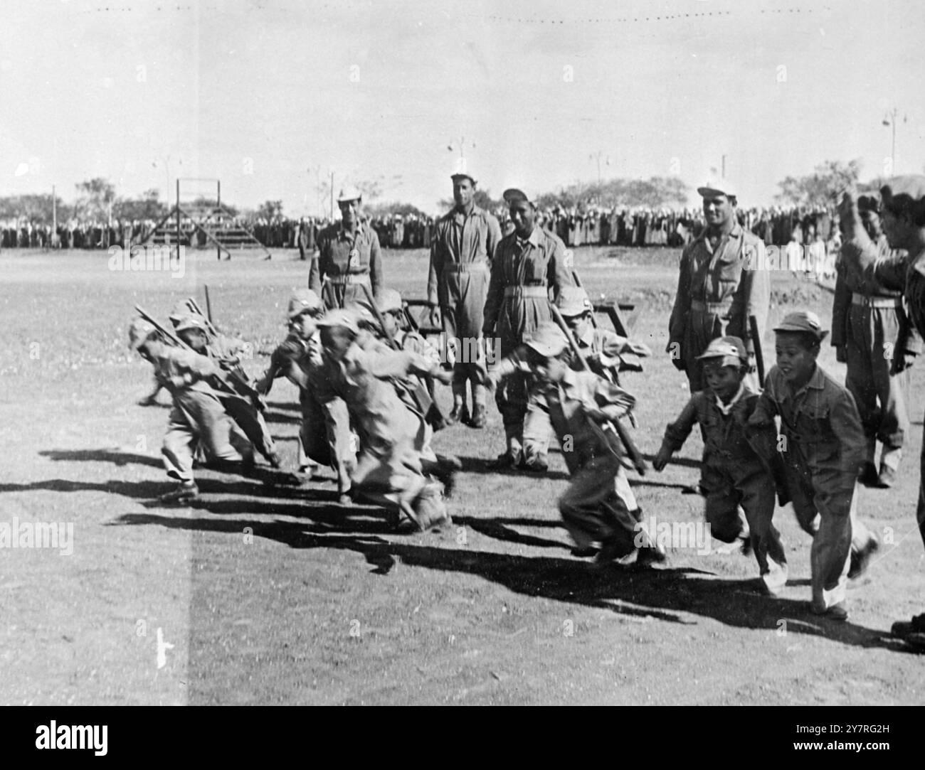 Ten year old soldiers hi-res stock photography and images - Alamy