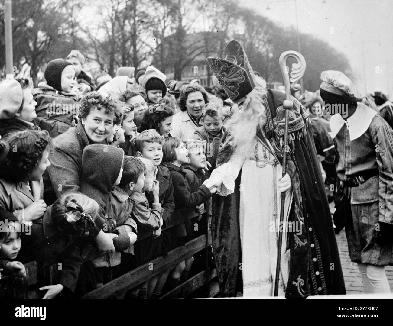 Santa Claus arrives in Holland on 12.11.53. Santa Claus arrives early ...
