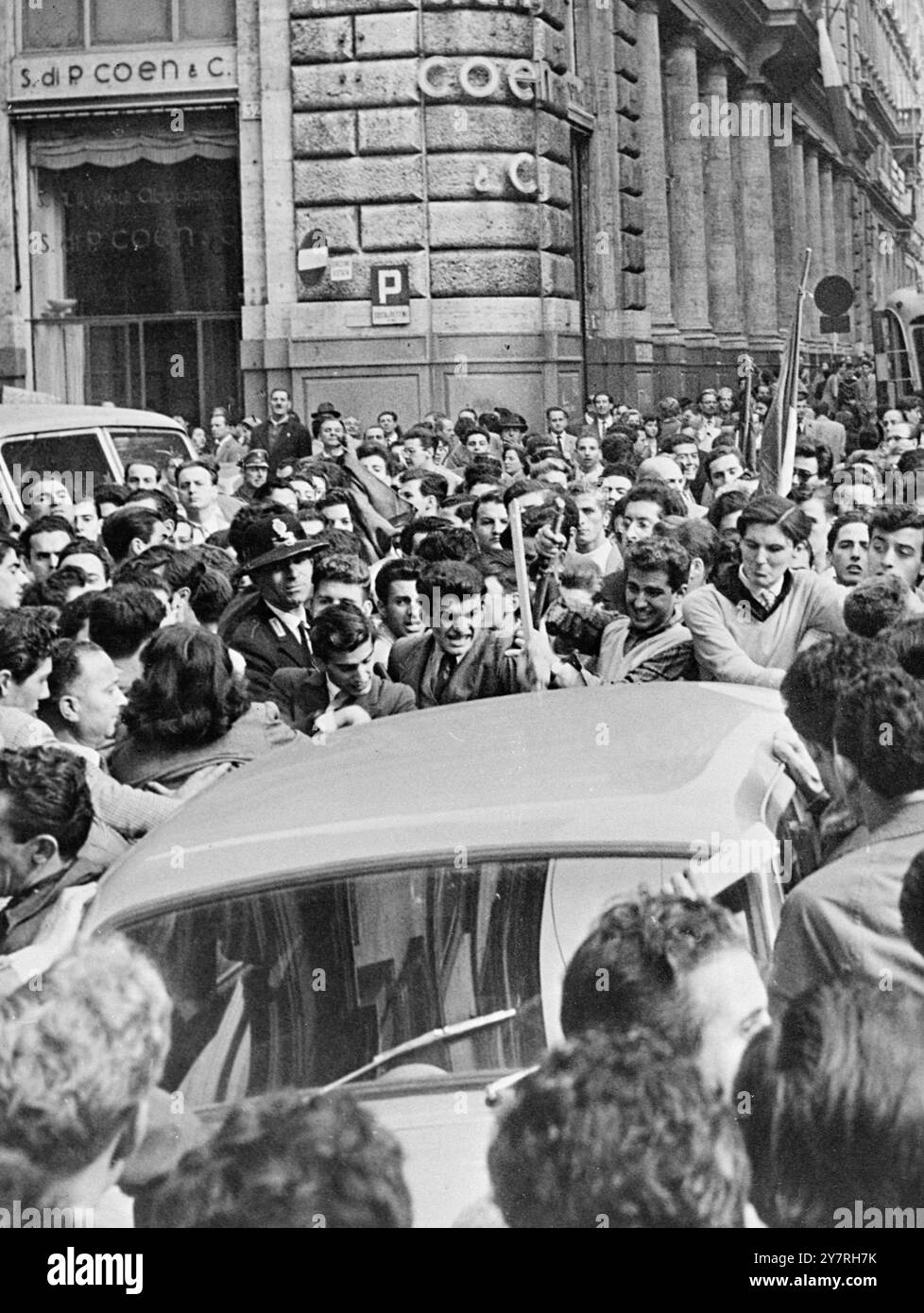 Anti-British - American riots in Rome. INP photo shows: Rome mob ...