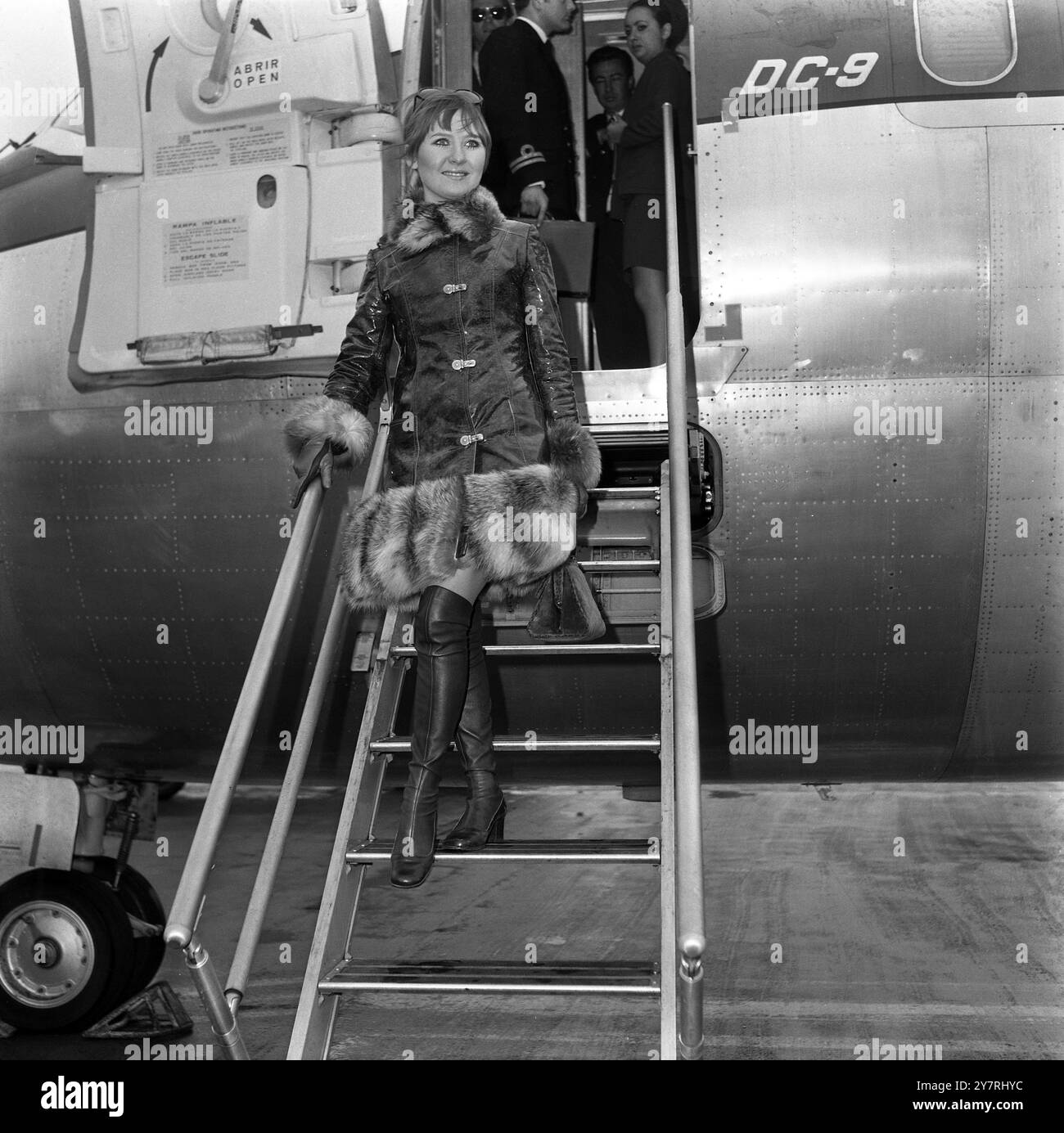 LULU'S BACK IN TOWN ......!!London, England, UK : Glasgow born pop ...