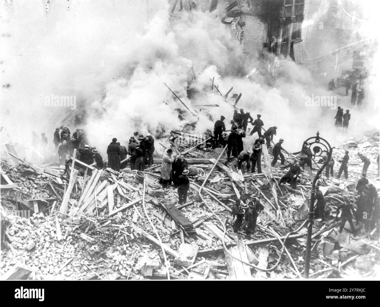 Wwii britain defence air raid bombs v2 damage hi-res stock photography ...
