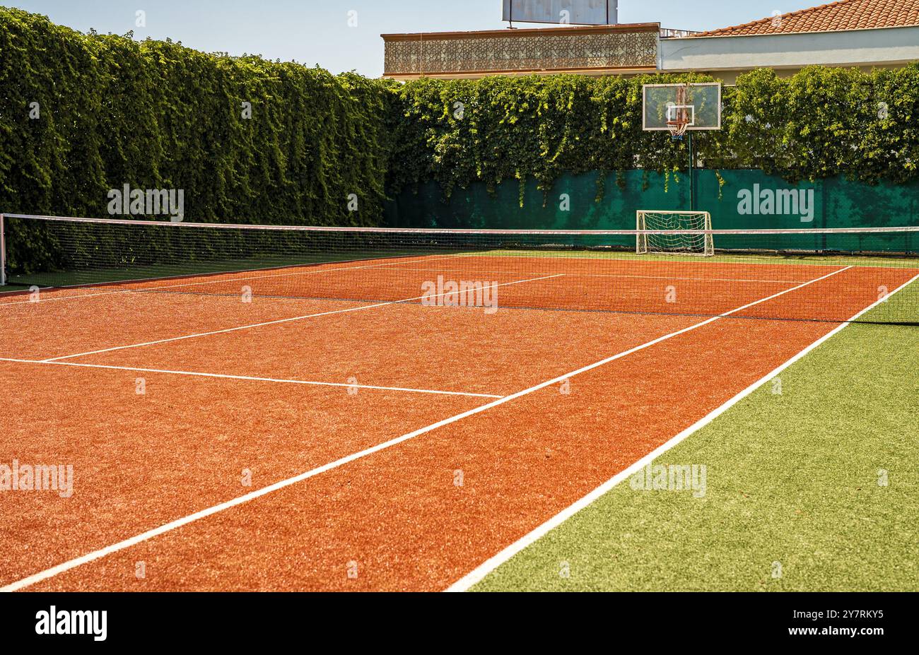 Tennis court fence street hi-res stock photography and images - Alamy
