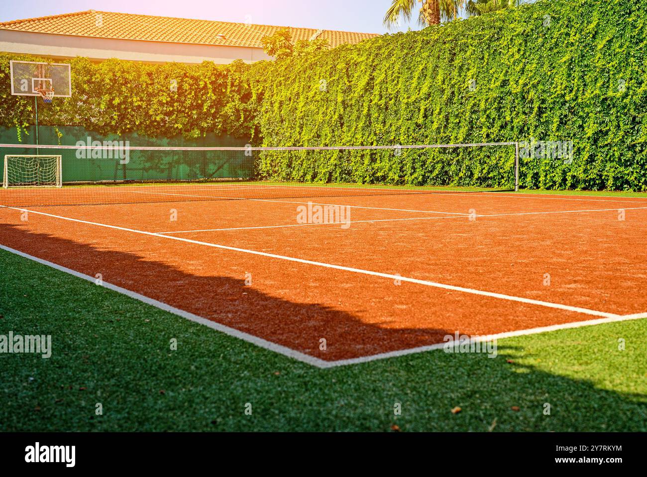 Tennis court fence street hi-res stock photography and images - Alamy