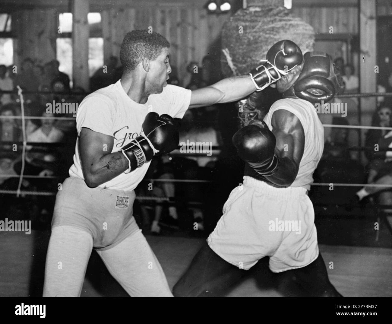 TURPIN PLAYS ROUGH. 14.10.53. INP photo shows Randolph Turpin throwing ...