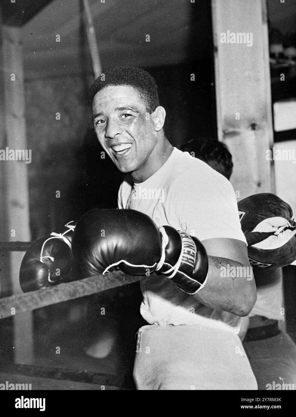 TURPIN TRAINS 14.10.53. I.N.P. photo shows Britain's Randolph Turpin training for his world ...