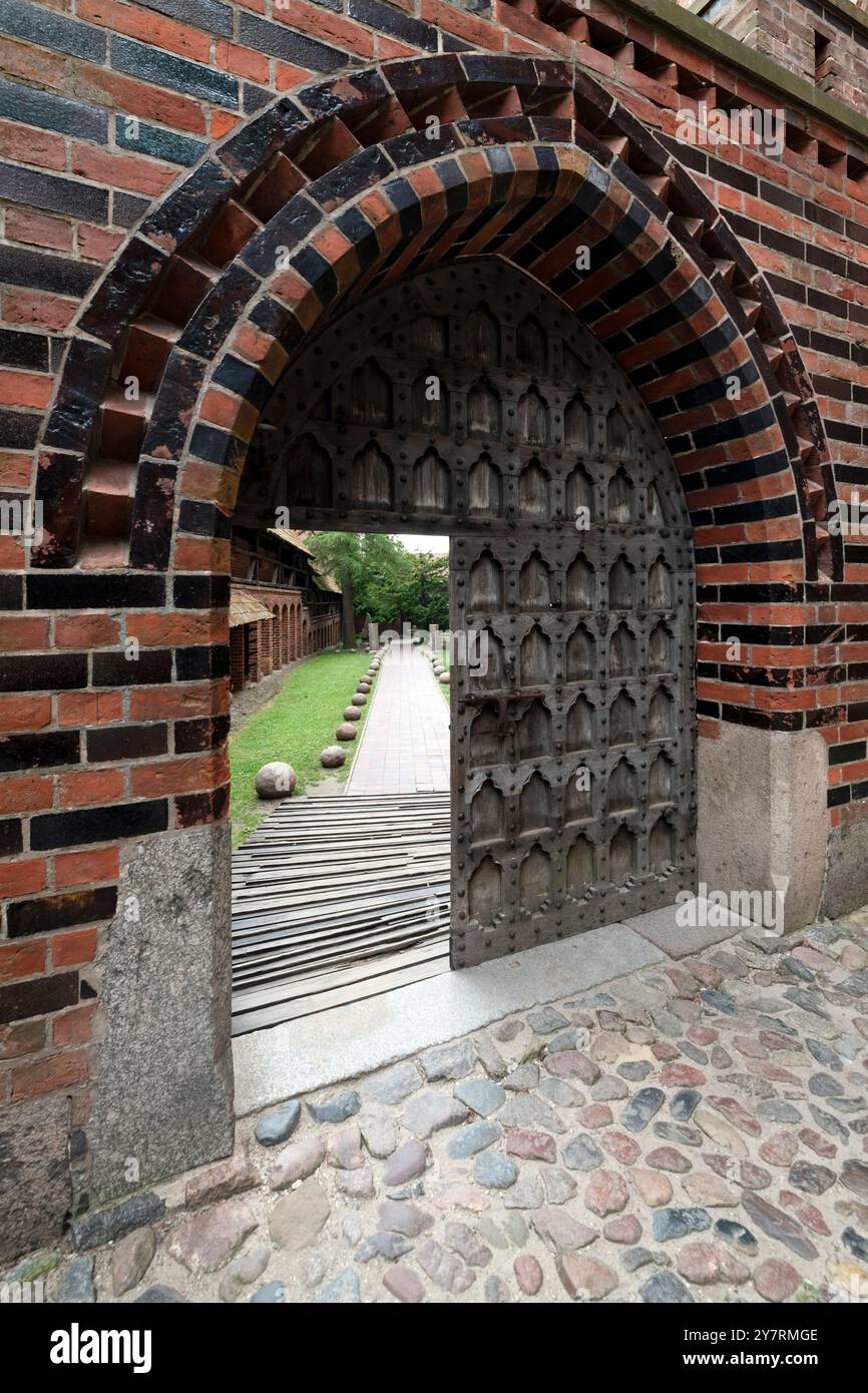Arched gateway leading to a garden at a medieval castle Stock Photo - Alamy
