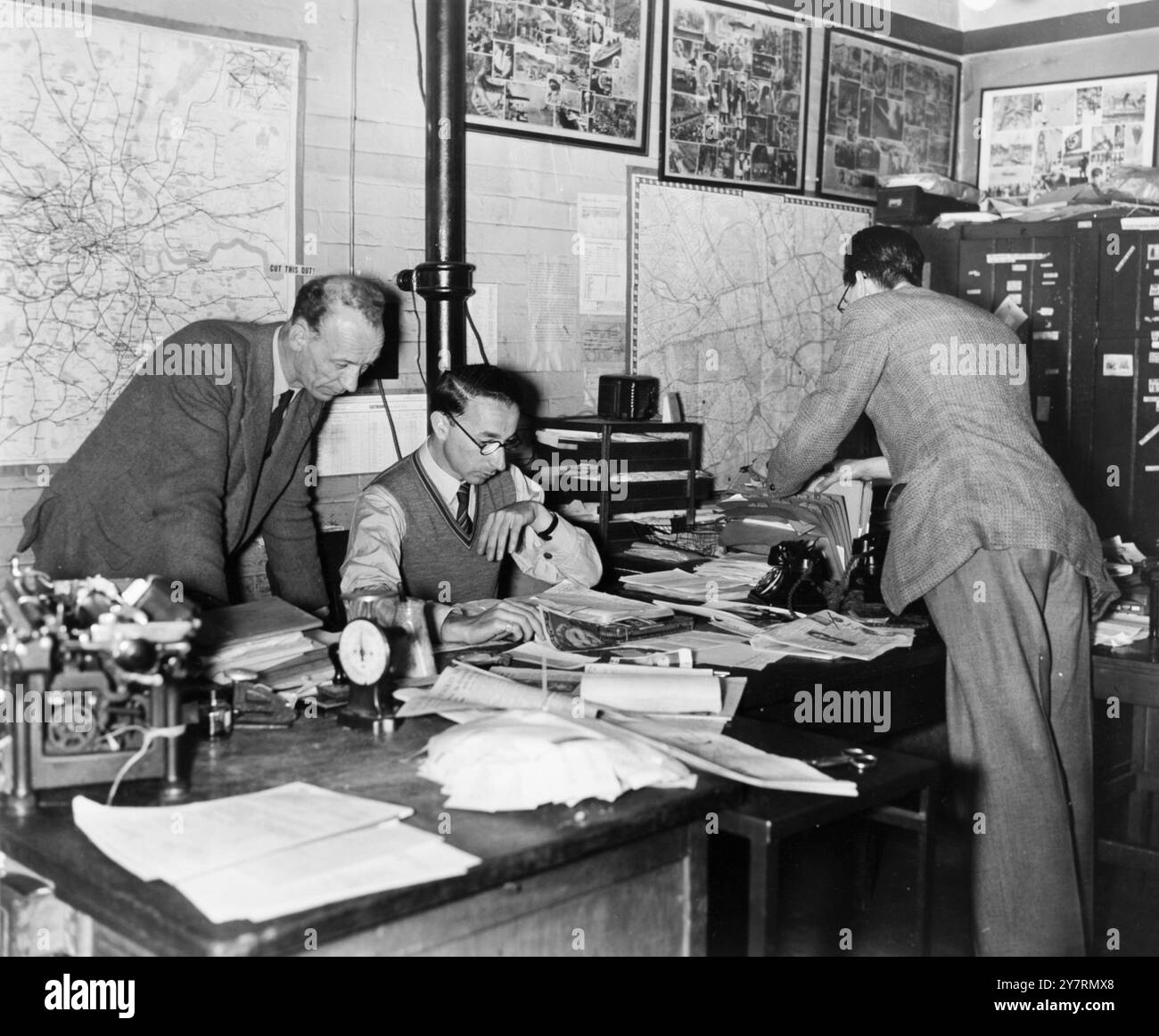 1950's map of london hi-res stock photography and images - Alamy