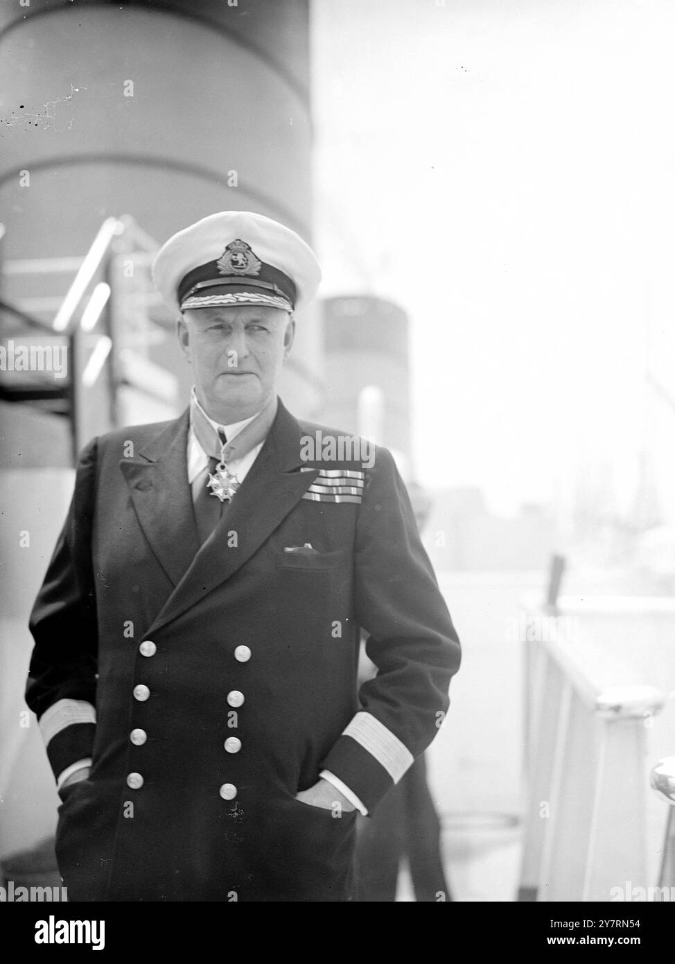 U s navy captain uniform hi-res stock photography and images - Alamy