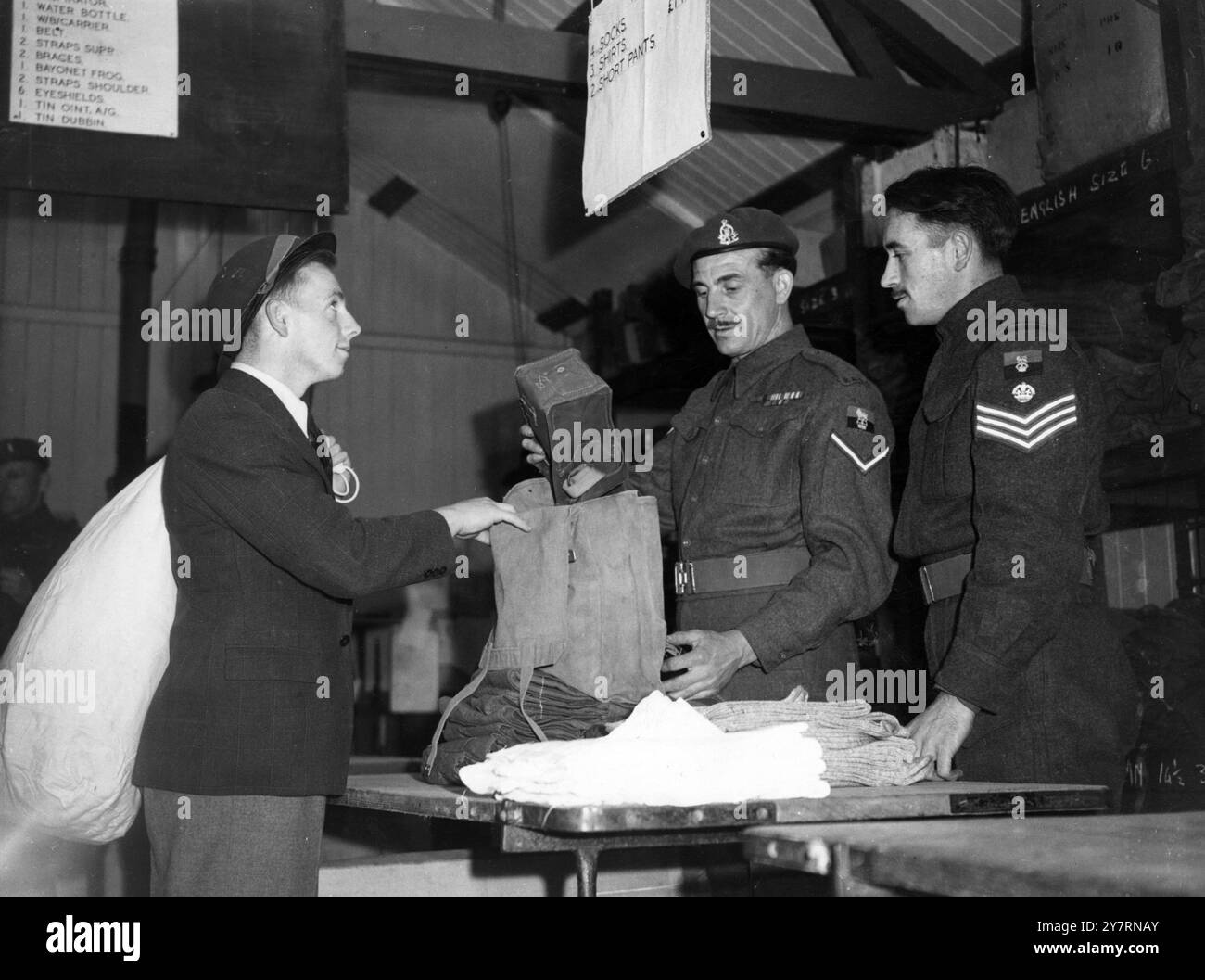 British army kit bag hi-res stock photography and images - Alamy
