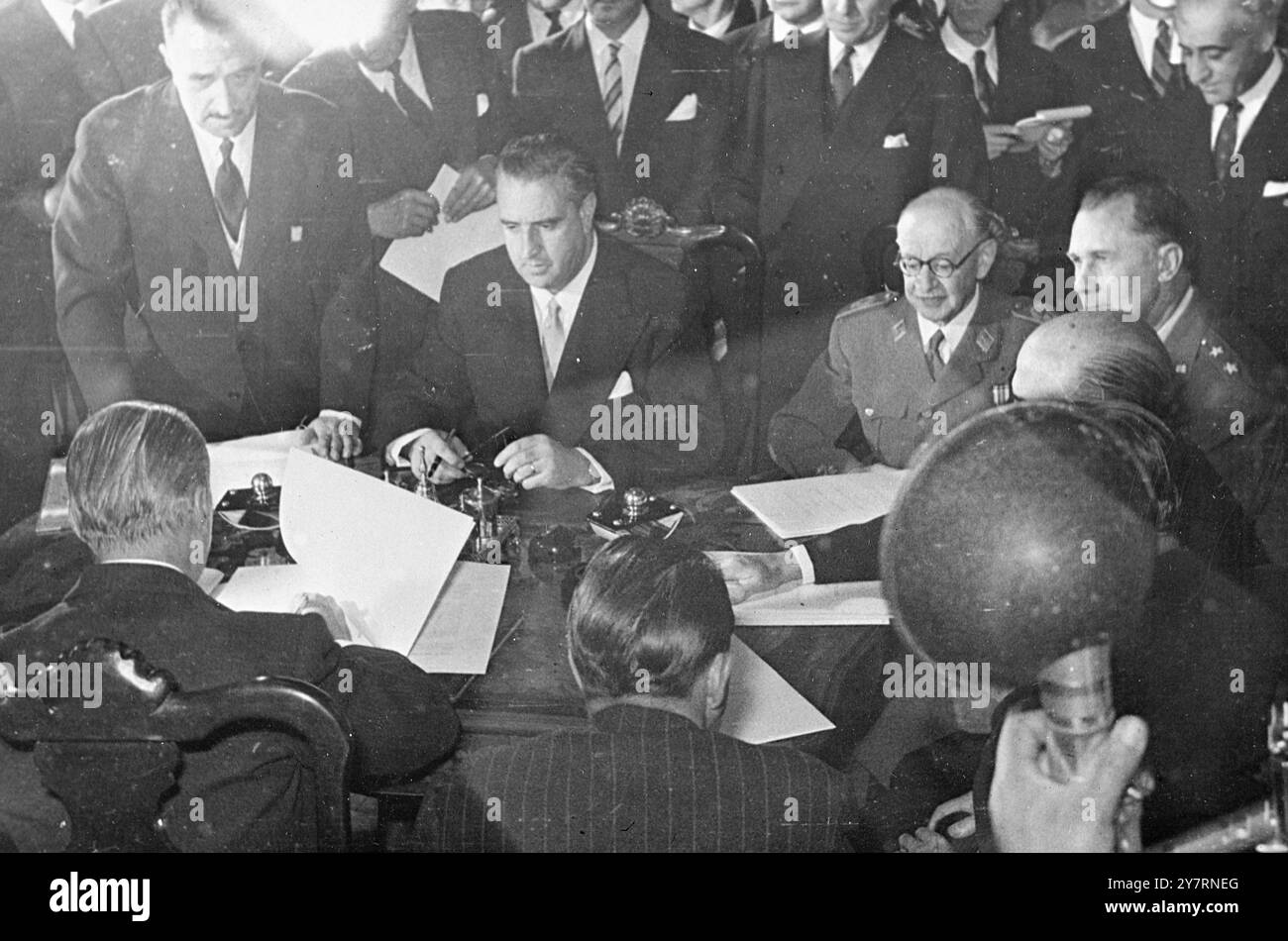 Economic signs Black and White Stock Photos & Images - Alamy