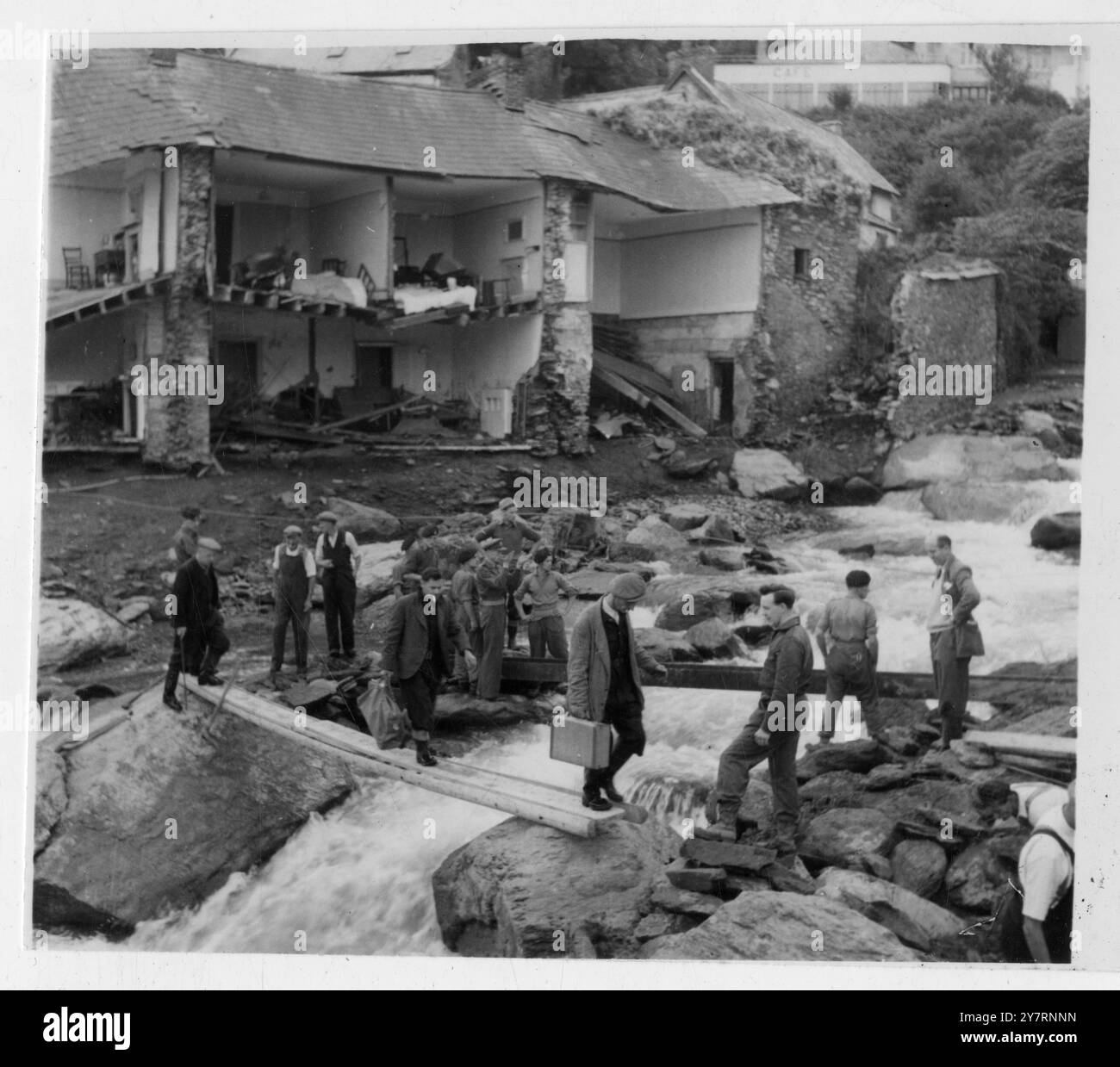 RESCUE WORKERS MOVE INTO LYNMOUTH. Lynmouth, North Devonshire: Ruined ...