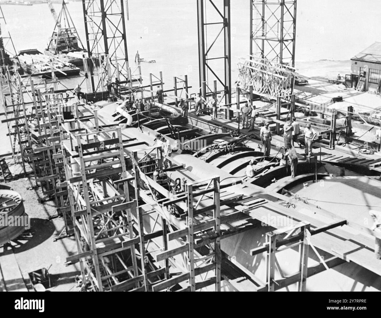 EXCLUSIVE FIRST PICTURES OF FIRST ATOMIC SUBMARINE. (OVERHEAD VIEW OF ...