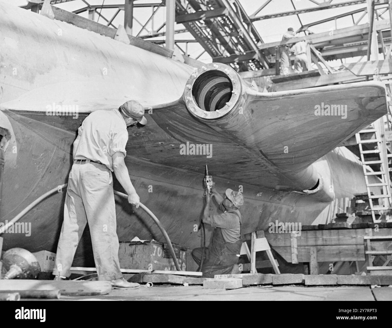 EXCLUSIVE FIRST PICTURES OF FIRST ATOMIC SUBMARINE. (ONE OF ATOMIC SUB ...