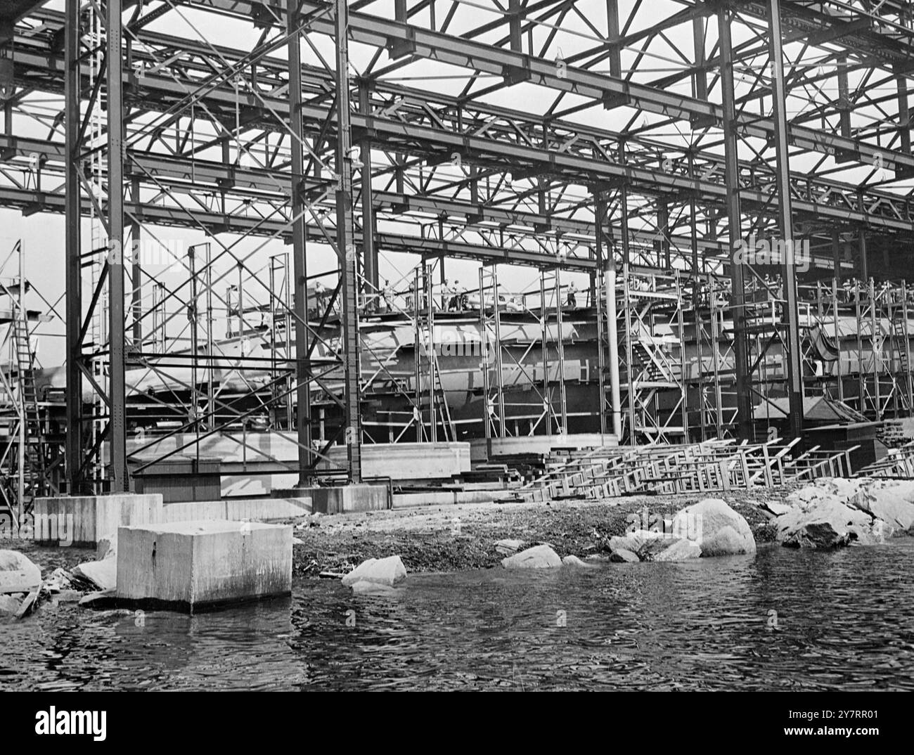 FIRST ATOM SUB NEARS COMPLETION - 31:8.53. - The world's first atomic ...