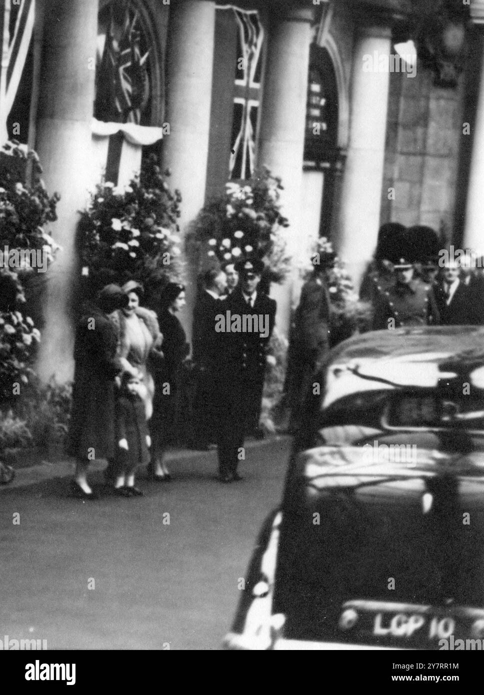 LONDON WELCOMES HOMECOMING PRINCESS 17.11.1951A great roaring welcome ...