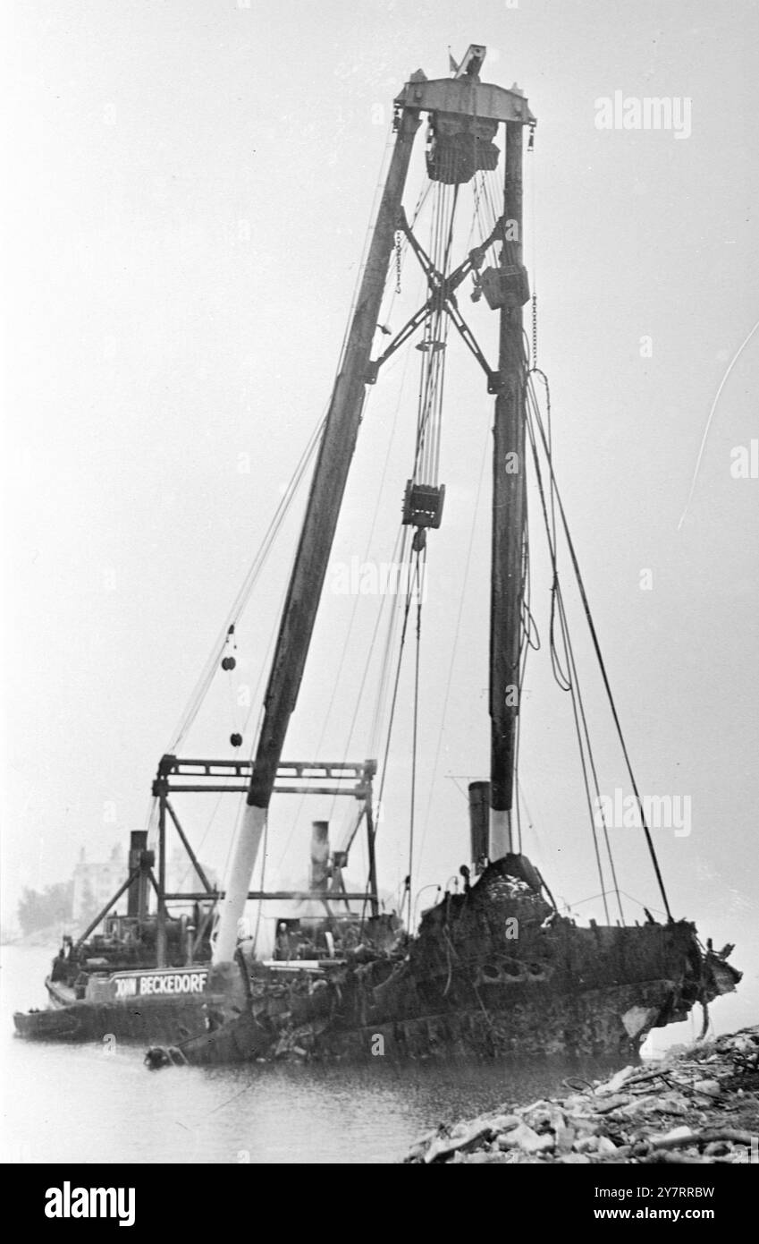 GERMAN CRANE USED TO RAISE BRITISH SUBMARINES 20.8.53. Eight Four ...