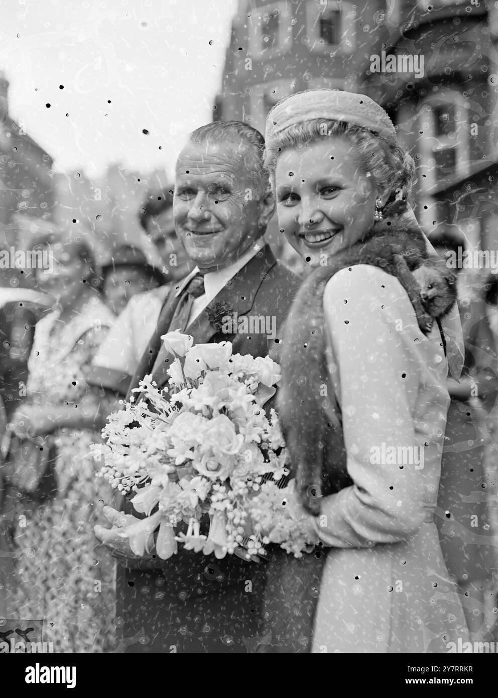 GIRL WITHOUT AN ENGAGEMENT RING MARRIES 13.8.53. Marrying at Caxton ...