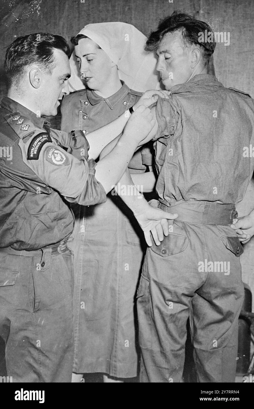 KOREAN WAR - SOME PRISONERS ON WAY HOME - 53/08/12 Stock Photo - Alamy