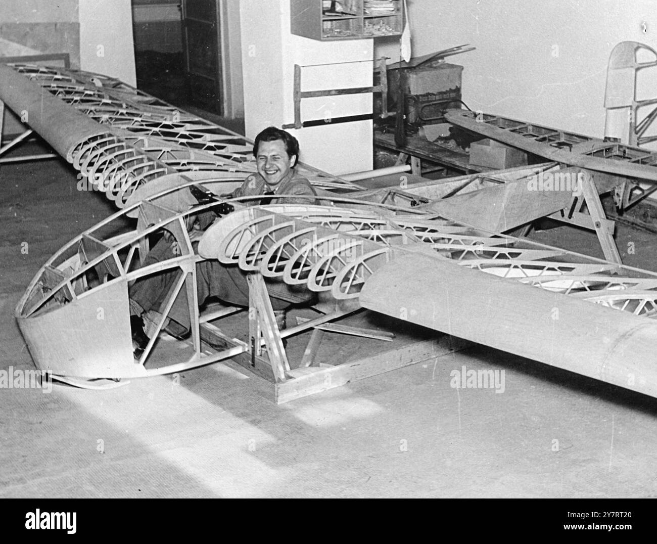 PORTABLE GLIDER 1.8.53. A man carrying glider that folds up into a ...
