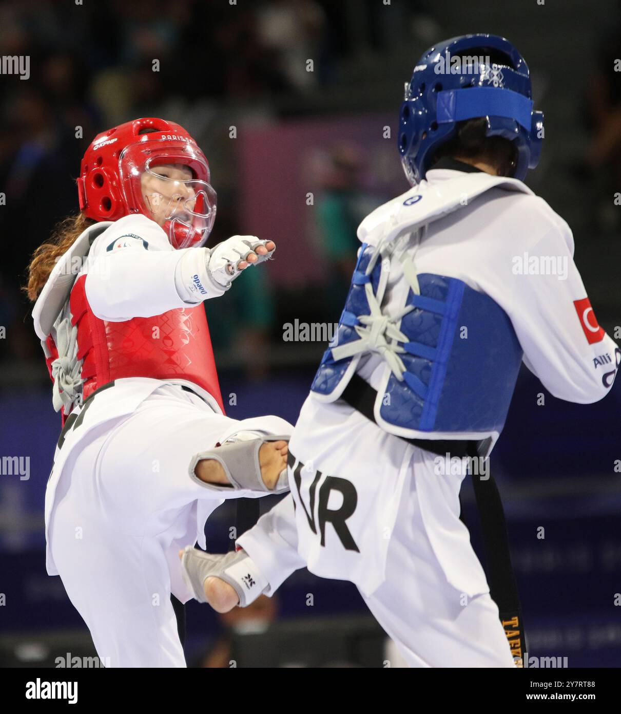 Blue vs red team hi-res stock photography and images - Alamy