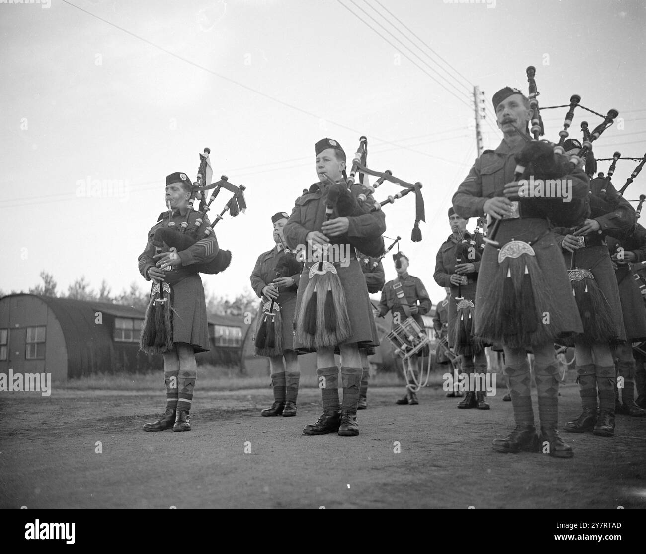 1950s training in army uniform Black and White Stock Photos & Images ...