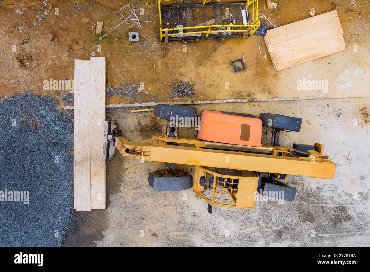 Forklift loader load lumber hi-res stock photography and images - Alamy
