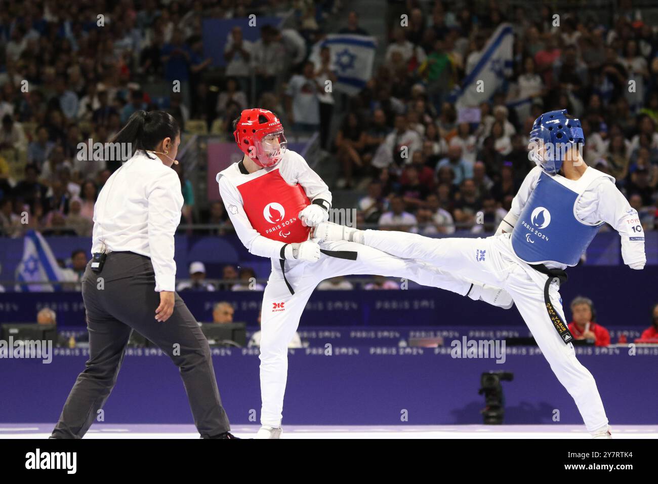 Asaf YASUR of Israel (blue) vs XIAO Xiang Wen of Chinese Taipei (red ...