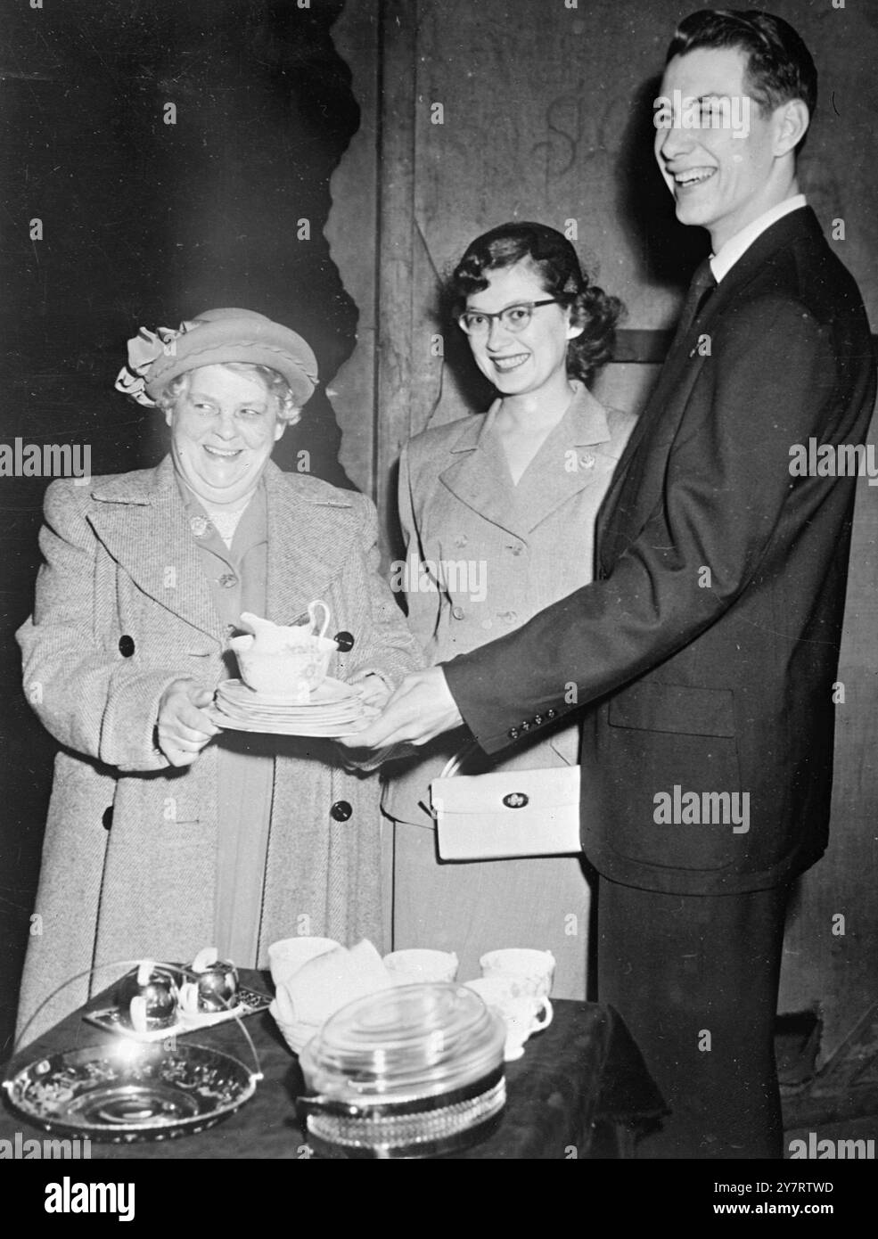 WEDDING PRESENT FOR AMERICAN FLOOD HERO 11.7.53. Wedding presents from ...