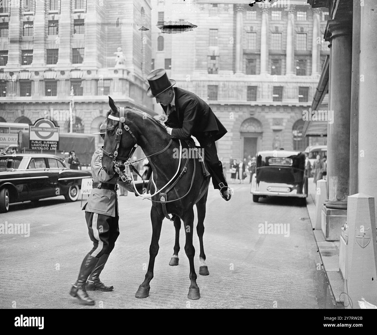 THE LORD MAYOR RIDES TO LUNCH 6.7.53. The Lord Mayor of London, Sir ...