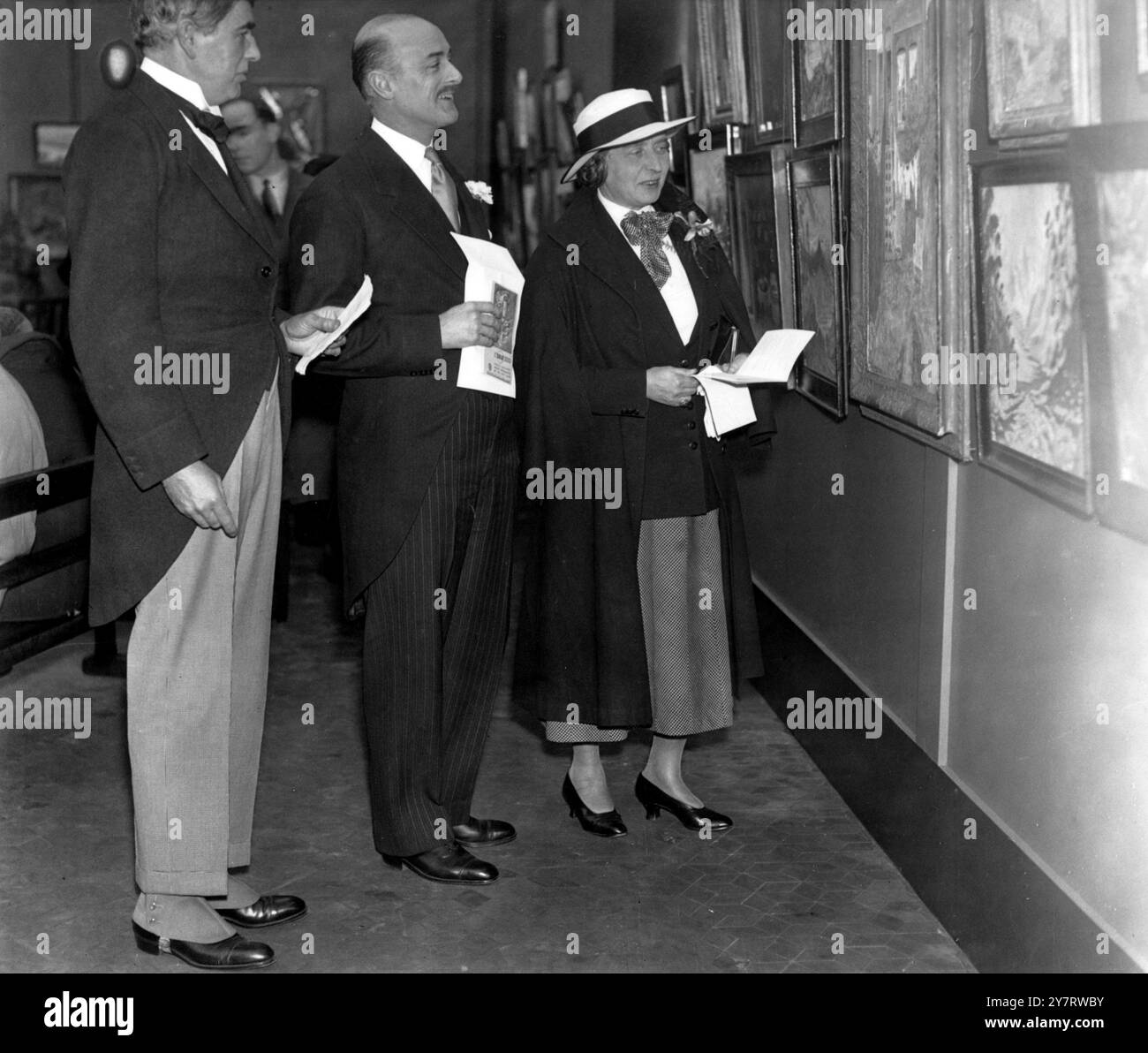 Victoria and albert museum 1930 Black and White Stock Photos & Images ...