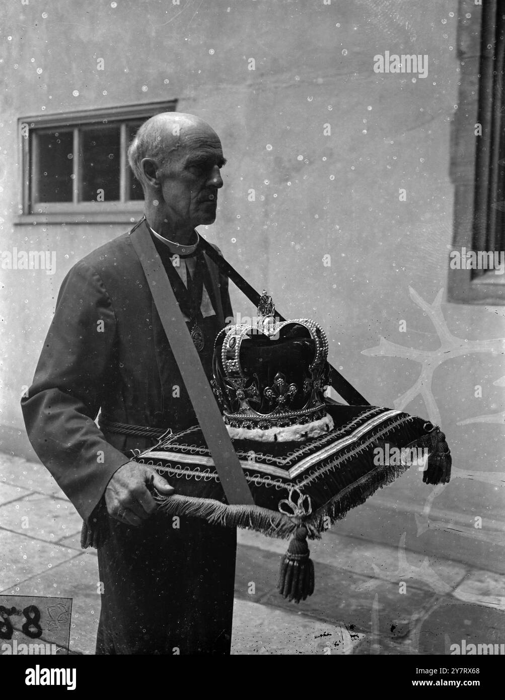 St edwards crown replica Black and White Stock Photos & Images - Alamy