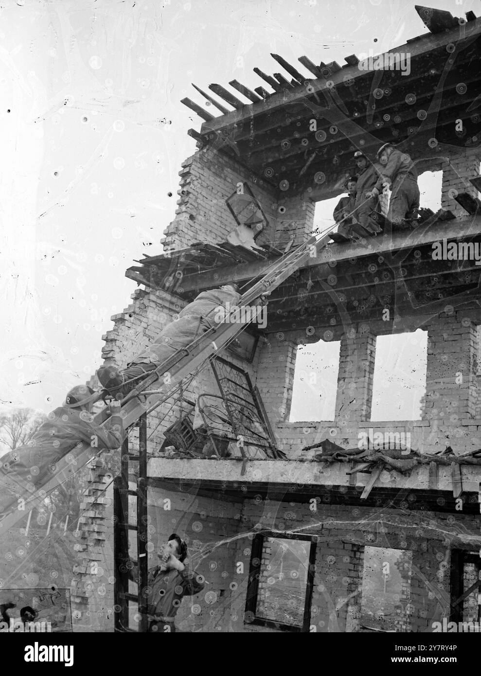 ARMY & RAF - DEMONSTRATING CIVIL DEFENCE WORK IN EPSOM Stock Photo - Alamy