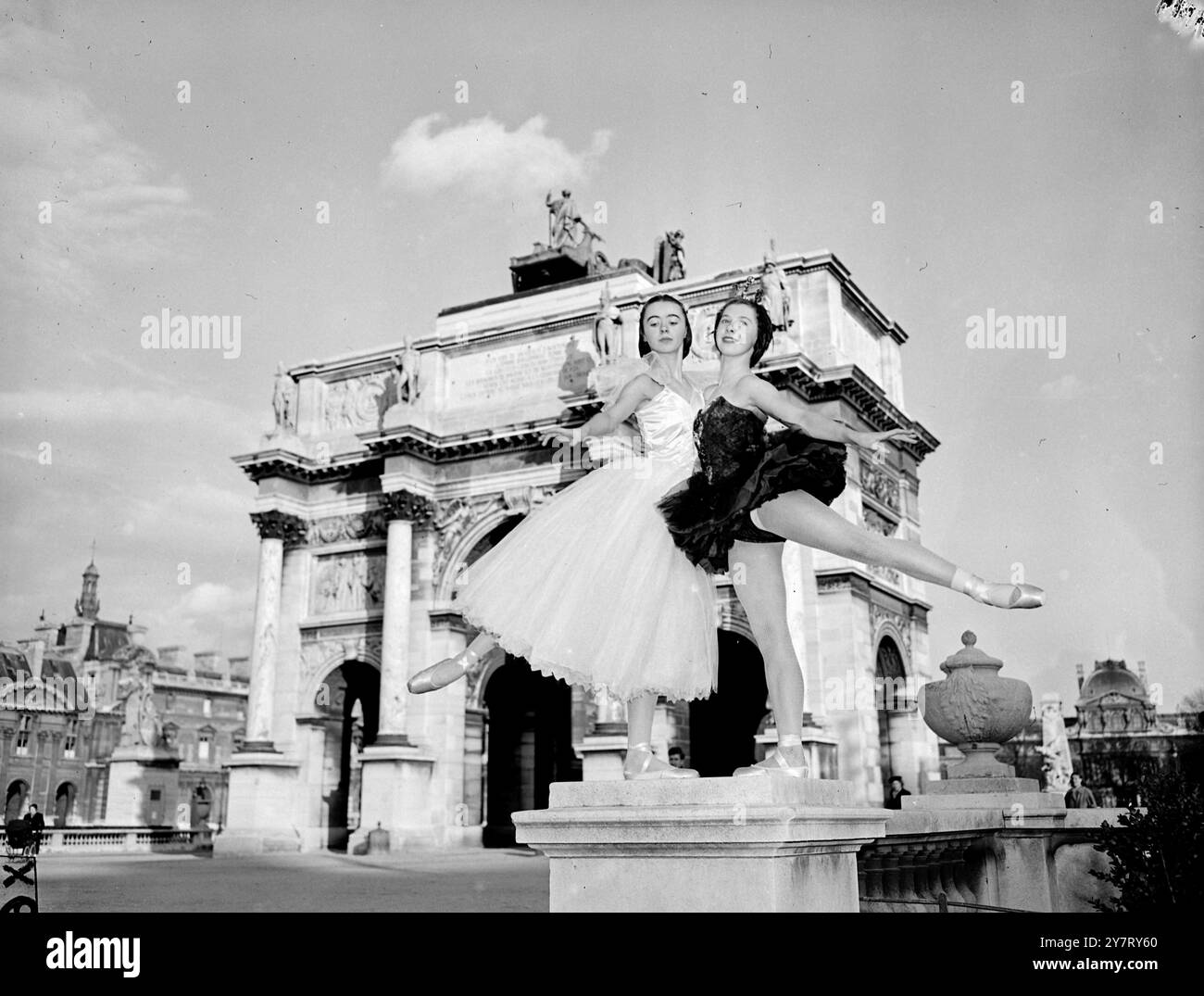 Ballet dancers 1950s hi-res stock photography and images - Alamy