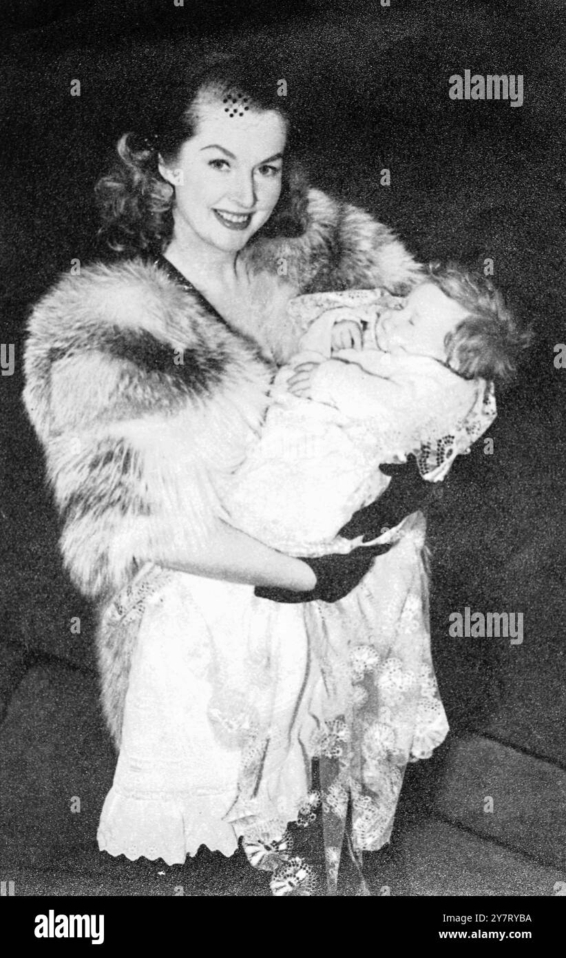 GAINSBOROUGH GIRL'S DAUGHTER CHRISTENED. 5-2-52 PHOTO SHOWS:- Recognise ...